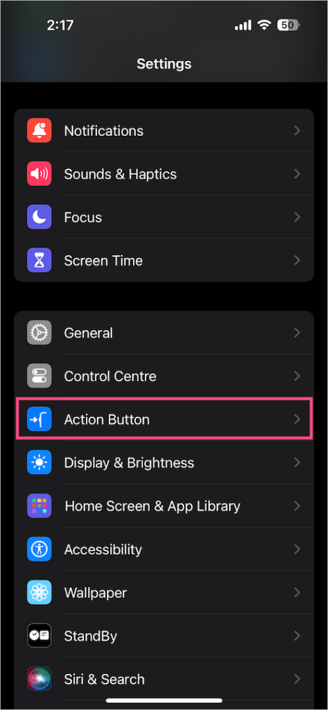 How to Turn the Flashlight On or Off on iPhone 15 & 15 Pro