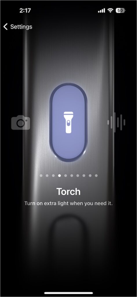How to Turn the Flashlight On or Off on iPhone 15 & 15 Pro
